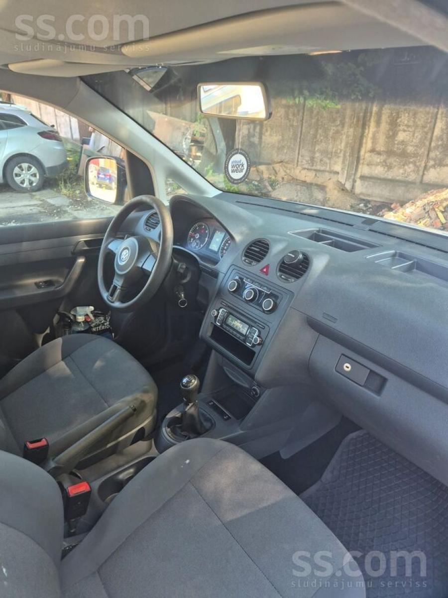 Balts Volkswagen Caddy 2015 Rīga, ar dzinēja tilpumu 1.60 L un nobraukumu 265 tūkst. km par 4650 €, foto 4 vietnē AUTOMOTO.COM.LV