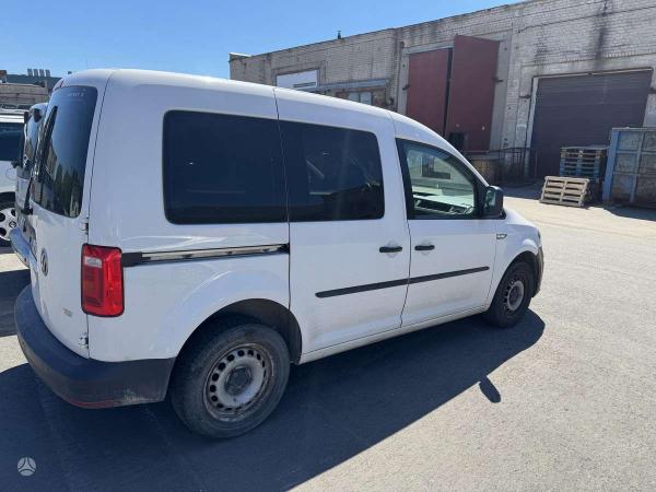 Balts Volkswagen Caddy 2015 Klaipėda, ar dzinēja tilpumu 1.97 L un nobraukumu 289 tūkst. km par 5550 €, foto 3 vietnē AUTOMOTO.COM.LV