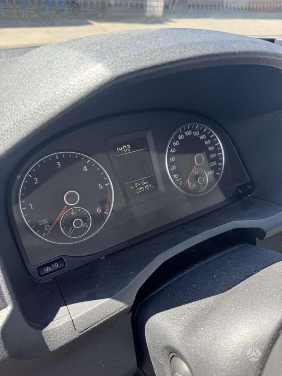 White Volkswagen Caddy 2015 in Klaipeda, with an engine capacity of 1.97 L and mileage of 289 thousand km for 5550 €, photo 6 on AUTOMOTO.COM.LV