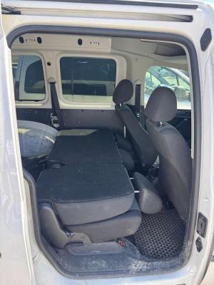 White Volkswagen Caddy 2015 in Klaipeda, with an engine capacity of 1.97 L and mileage of 289 thousand km for 5550 €, photo 7 on AUTOMOTO.COM.LV