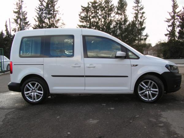 White Volkswagen Caddy 2015 in Riga, with an engine capacity of 2.00 L and mileage of 276 thousand km for 9980 €, photo 7 on AUTOMOTO.COM.LV