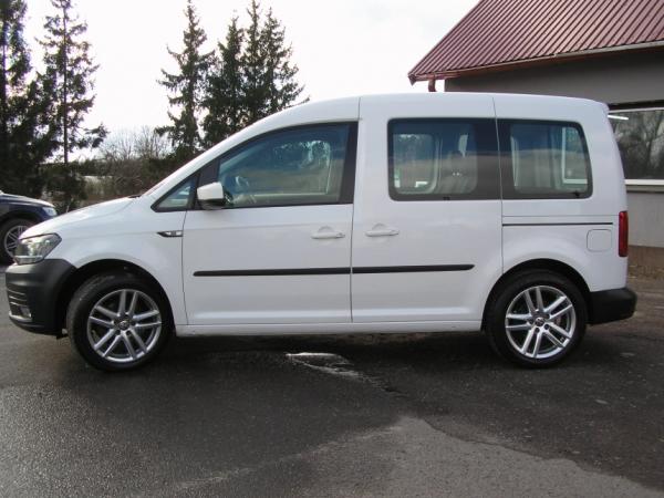 White Volkswagen Caddy 2015 in Riga, with an engine capacity of 2.00 L and mileage of 276 thousand km for 9980 €, photo 8 on AUTOMOTO.COM.LV