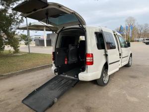 White Volkswagen Caddy 2015 in Cesis, with an engine capacity of 1.60 L and mileage of 243 thousand km for 6999 €, photo  on AUTOMOTO.COM.LV
