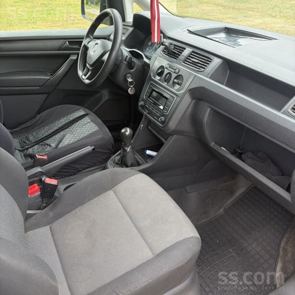 White Volkswagen Caddy 2015 in Liepaja, with an engine capacity of 1.60 L and mileage of 356 thousand km for 4000 €, photo 7 on AUTOMOTO.COM.LV