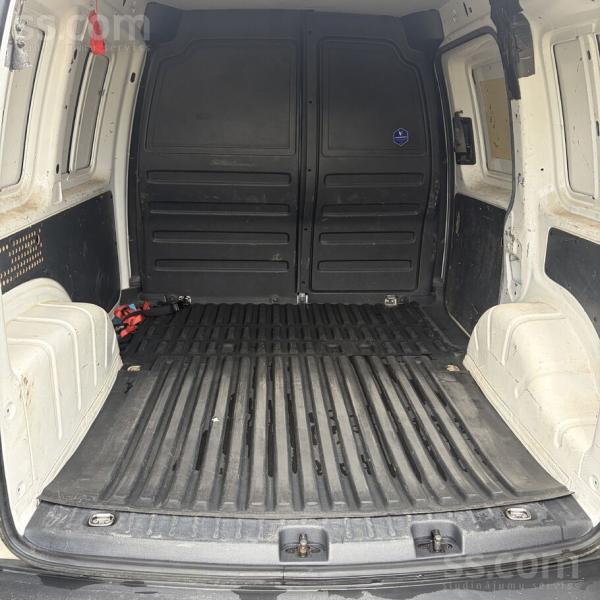White Volkswagen Caddy 2015 in Liepaja, with an engine capacity of 1.60 L and mileage of 356 thousand km for 4000 €, photo 9 on AUTOMOTO.COM.LV