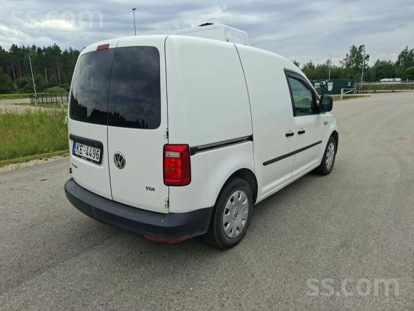 White Volkswagen Caddy 2015 in Riga, with an engine capacity of 1.60 L and mileage of 376 thousand km for 6700 €, photo 5 on AUTOMOTO.COM.LV