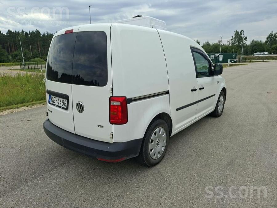 White Volkswagen Caddy 2015 in Riga, with an engine capacity of 1.60 L and mileage of 376 thousand km for 6700 €, photo 5 on AUTOMOTO.COM.LV