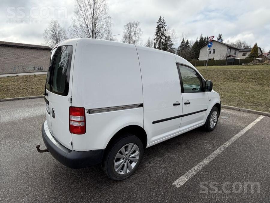 White Volkswagen Caddy 2015 in Valmiera, with an engine capacity of 2.00 L and mileage of 280 thousand km for 9000 €, photo 5 on AUTOMOTO.COM.LV