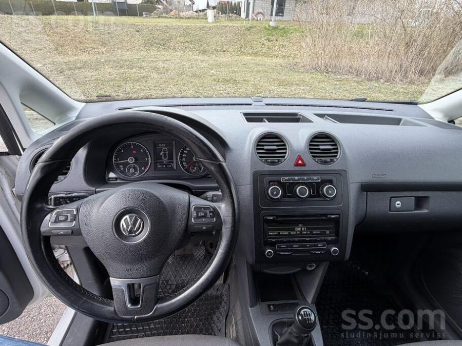 White Volkswagen Caddy 2015 in Valmiera, with an engine capacity of 2.00 L and mileage of 280 thousand km for 9000 €, photo 7 on AUTOMOTO.COM.LV