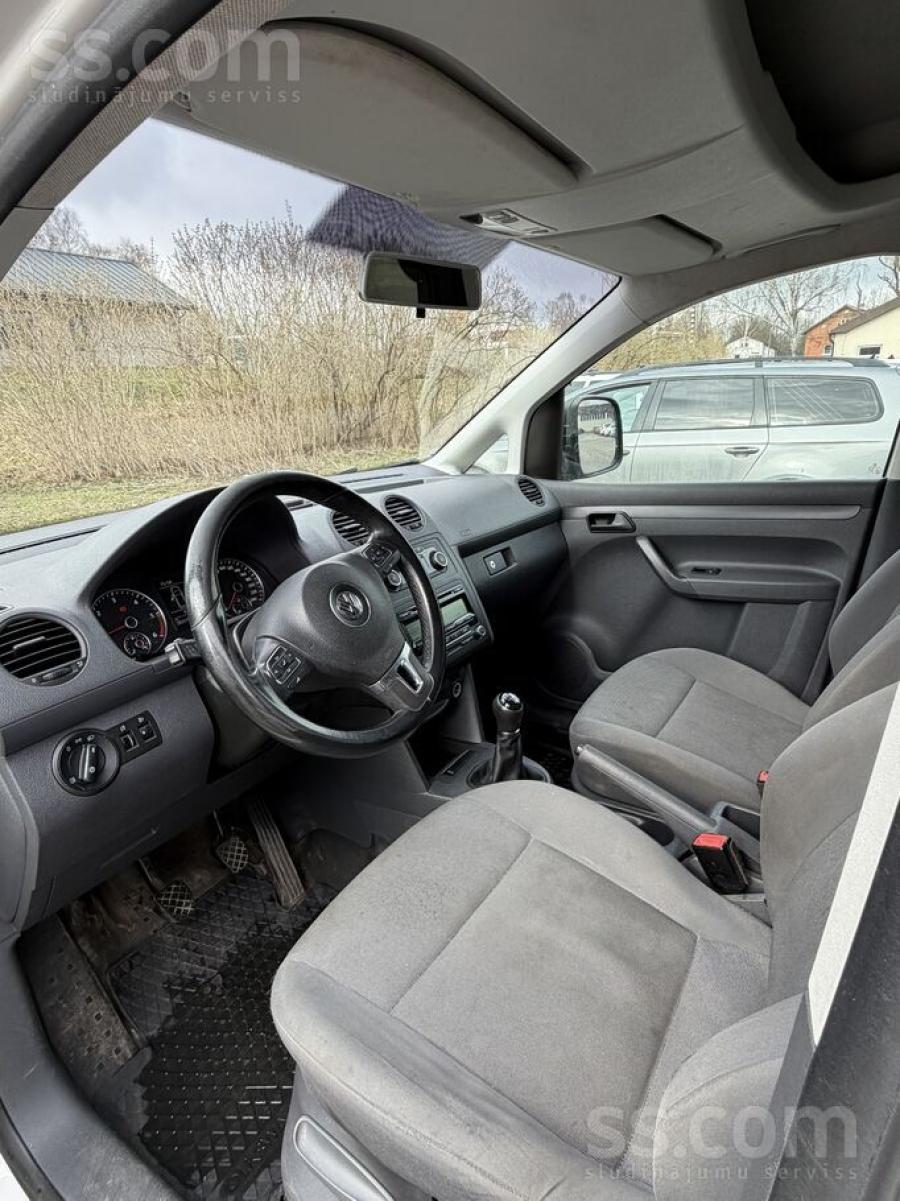 White Volkswagen Caddy 2015 in Valmiera, with an engine capacity of 2.00 L and mileage of 280 thousand km for 9000 €, photo 8 on AUTOMOTO.COM.LV