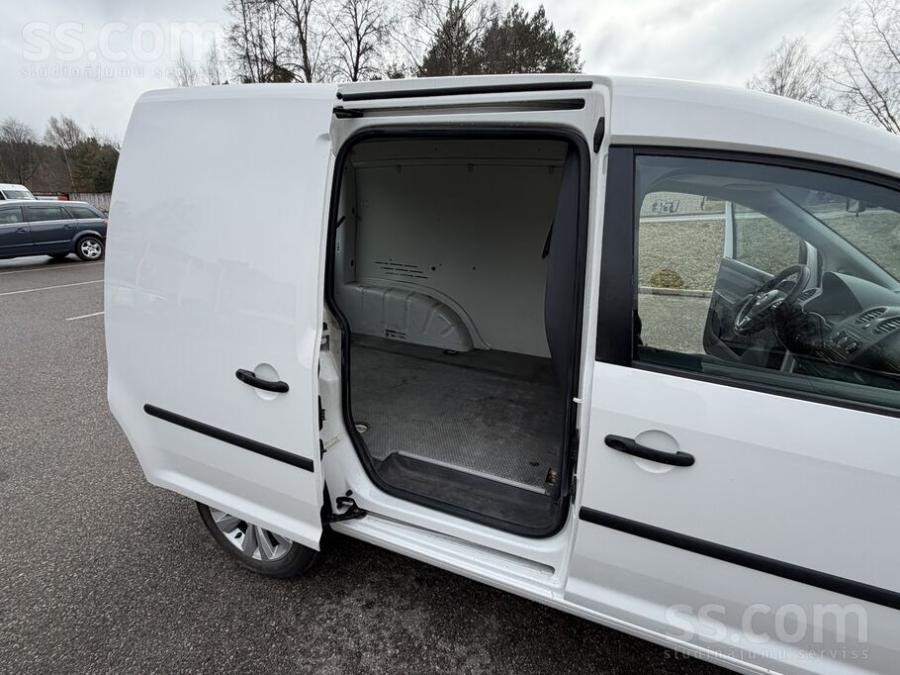 White Volkswagen Caddy 2015 in Valmiera, with an engine capacity of 2.00 L and mileage of 280 thousand km for 9000 €, photo 9 on AUTOMOTO.COM.LV