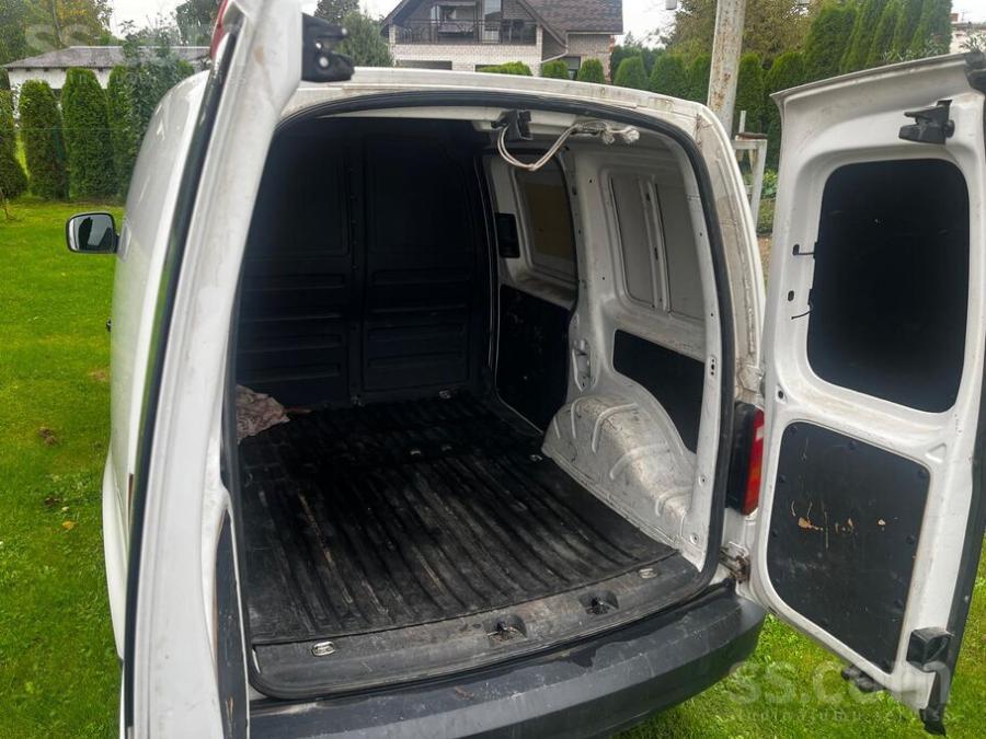 White Volkswagen Caddy 2015 in Dobele, with an engine capacity of 1.60 L and mileage of 245 thousand km for 5000 €, photo 6 on AUTOMOTO.COM.LV