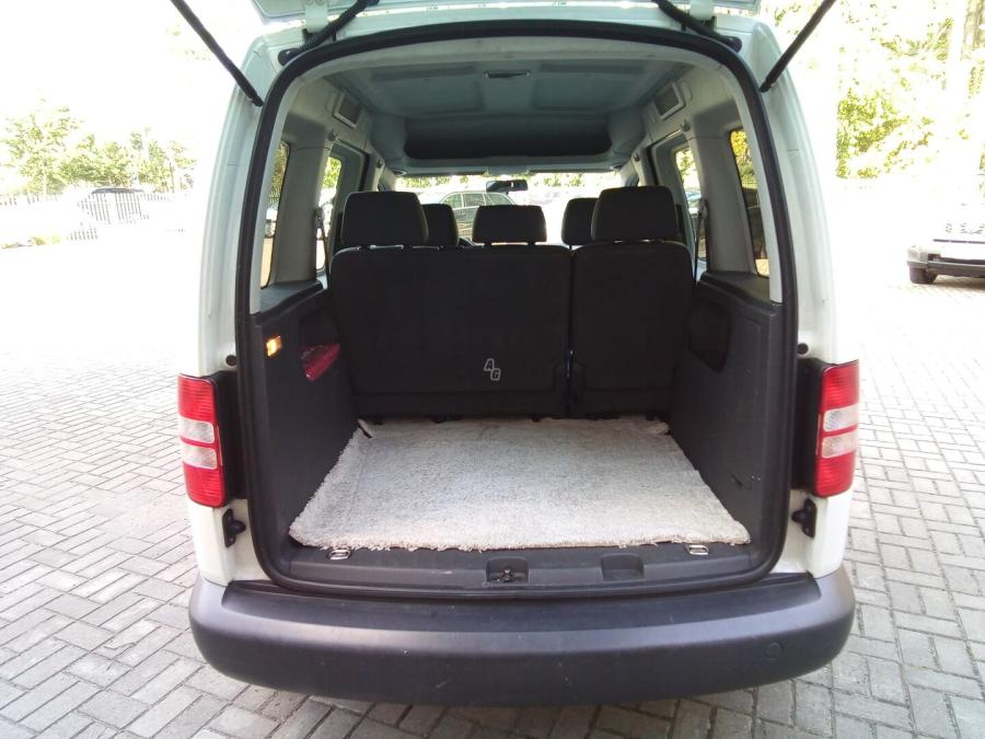 Balts Volkswagen Caddy 2015 Šveicarija, ar dzinēja tilpumu 1.60 L un nobraukumu 297 tūkst. km par 4700 €, foto 7 vietnē AUTOMOTO.COM.LV