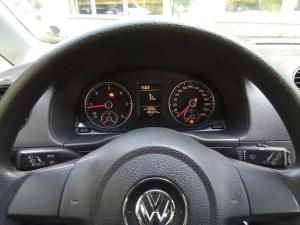 Balts Volkswagen Caddy 2015 Šveicarija, ar dzinēja tilpumu 1.60 L un nobraukumu 297 tūkst. km par 4700 €, foto 12 vietnē AUTOMOTO.COM.LV