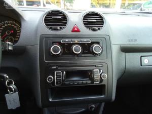 Balts Volkswagen Caddy 2015 Šveicarija, ar dzinēja tilpumu 1.60 L un nobraukumu 297 tūkst. km par 4700 €, foto 15 vietnē AUTOMOTO.COM.LV