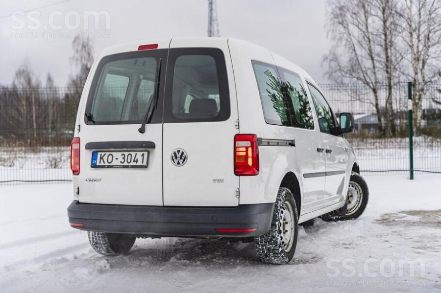White Volkswagen Caddy 2016 in Riga, with an engine capacity of 2.00 L and mileage of 236 thousand km for 7290 €, photo 5 on AUTOMOTO.COM.LV