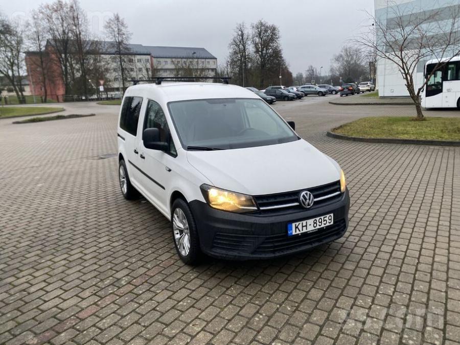 White Volkswagen Caddy 2016 in Dobele, with an engine capacity of 2.00 L and mileage of 162 thousand km for 8300 €, photo 3 on AUTOMOTO.COM.LV
