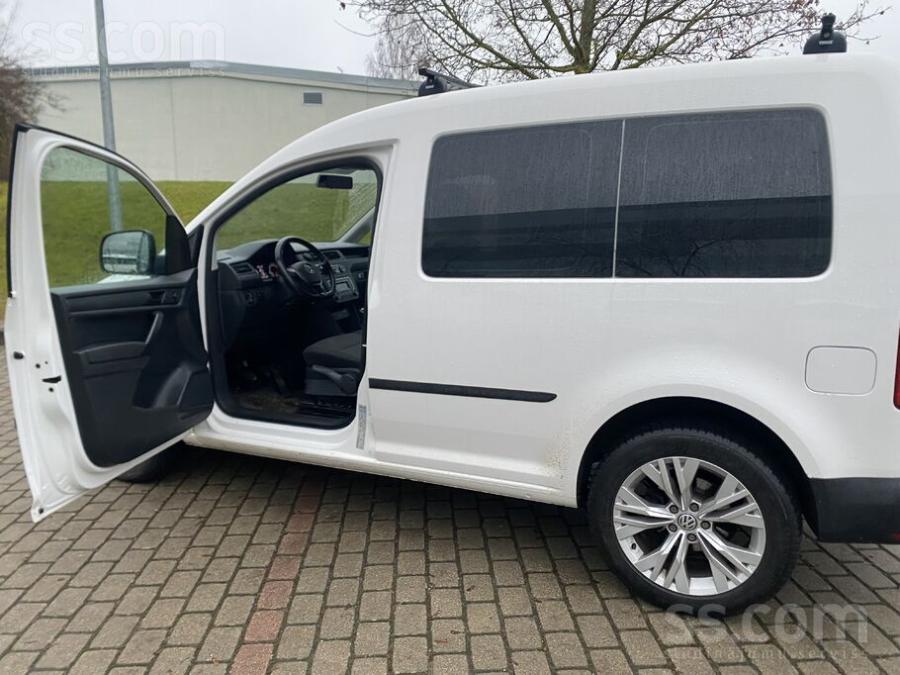 White Volkswagen Caddy 2016 in Dobele, with an engine capacity of 2.00 L and mileage of 162 thousand km for 8300 €, photo 6 on AUTOMOTO.COM.LV