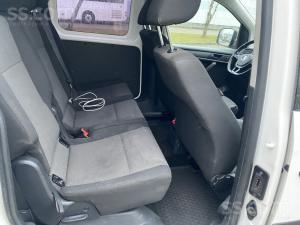 White Volkswagen Caddy 2016 in Dobele, with an engine capacity of 2.00 L and mileage of 162 thousand km for 8300 €, photo 7 on AUTOMOTO.COM.LV