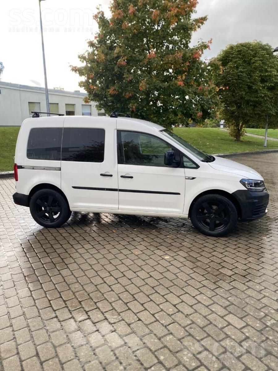 White Volkswagen Caddy 2016 in Dobele, with an engine capacity of 2.00 L and mileage of 162 thousand km for 8000 €, photo 3 on AUTOMOTO.COM.LV