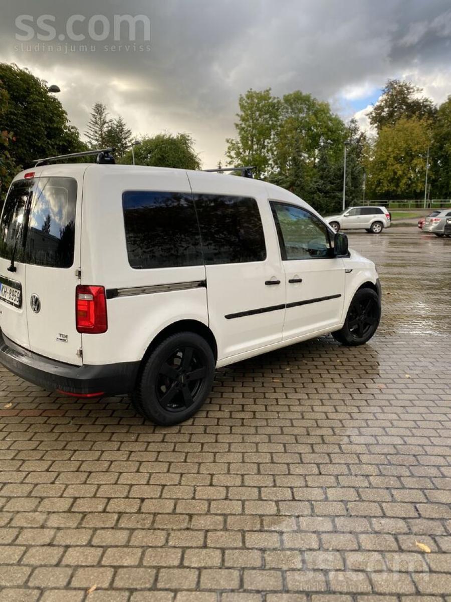 White Volkswagen Caddy 2016 in Dobele, with an engine capacity of 2.00 L and mileage of 162 thousand km for 8000 €, photo 4 on AUTOMOTO.COM.LV