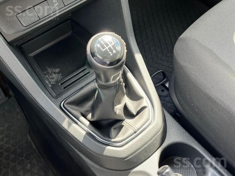 White Volkswagen Caddy 2016 in Riga, with an engine capacity of 2.00 L and mileage of 269 thousand km for 7990 €, photo 13 on AUTOMOTO.COM.LV