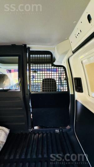 Balts Volkswagen Caddy 2016 Dobele, ar dzinēja tilpumu 2.00 L un nobraukumu 146 tūkst. km par 7800 €, foto 5 vietnē AUTOMOTO.COM.LV