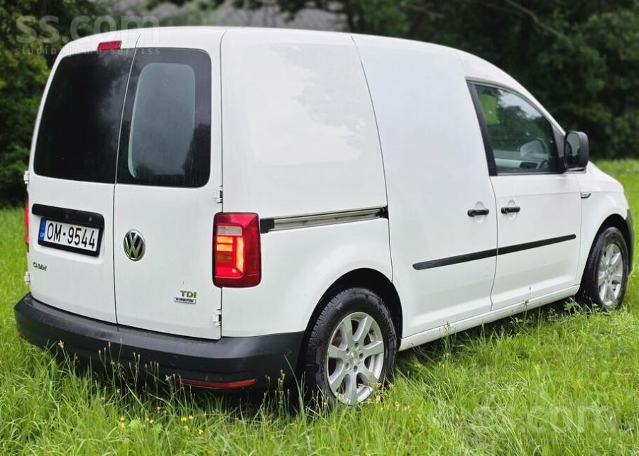 White Volkswagen Caddy 2016 in Saldus, with an engine capacity of 2.00 L and mileage of 360 thousand km for 4900 €, photo 5 on AUTOMOTO.COM.LV