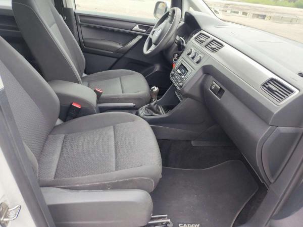 White Volkswagen Caddy 2017 in Prienai, with an engine capacity of 1.20 L and mileage of 262 thousand km for 6100 €, photo 8 on AUTOMOTO.COM.LV
