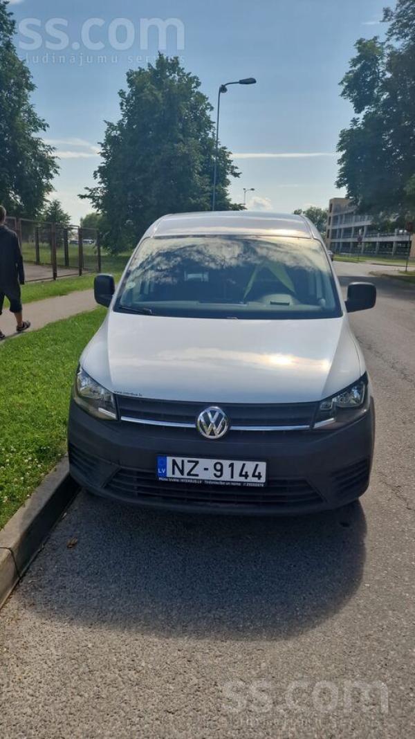 White Volkswagen Caddy 2017 in Riga, with an engine capacity of 2.00 L and mileage of 102 thousand km for 8800 €, photo 2 on AUTOMOTO.COM.LV