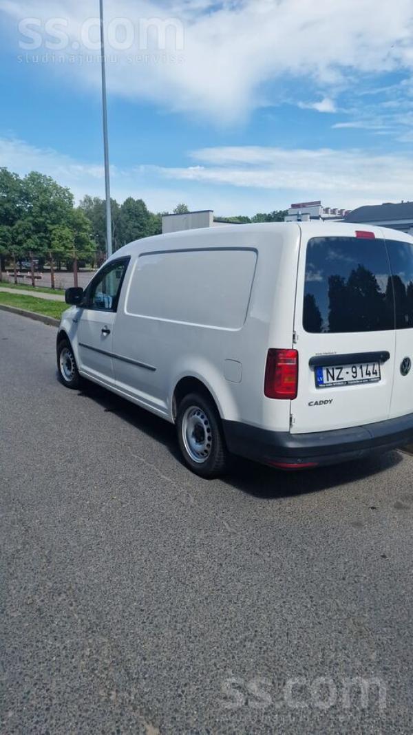 White Volkswagen Caddy 2017 in Riga, with an engine capacity of 2.00 L and mileage of 102 thousand km for 8800 €, photo 7 on AUTOMOTO.COM.LV