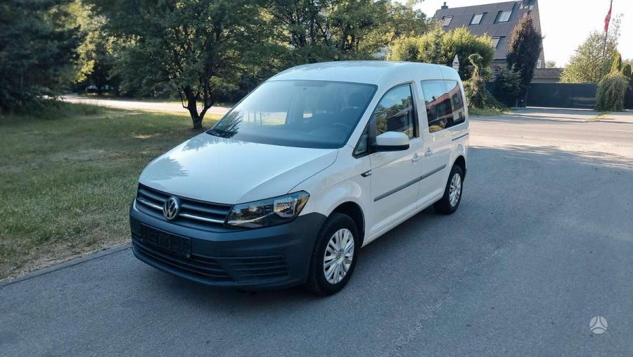 White Volkswagen Caddy 2017 in Vilnius, with an engine capacity of 2.00 L and mileage of 218 thousand km for 9400 €, photo 1 on AUTOMOTO.COM.LV