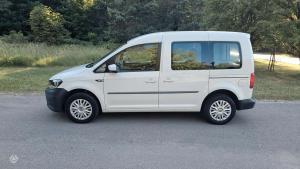 White Volkswagen Caddy 2017 in Vilnius, with an engine capacity of 2.00 L and mileage of 218 thousand km for 9400 €, photo 3 on AUTOMOTO.COM.LV