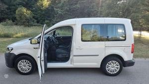 White Volkswagen Caddy 2017 in Vilnius, with an engine capacity of 2.00 L and mileage of 218 thousand km for 9400 €, photo 5 on AUTOMOTO.COM.LV