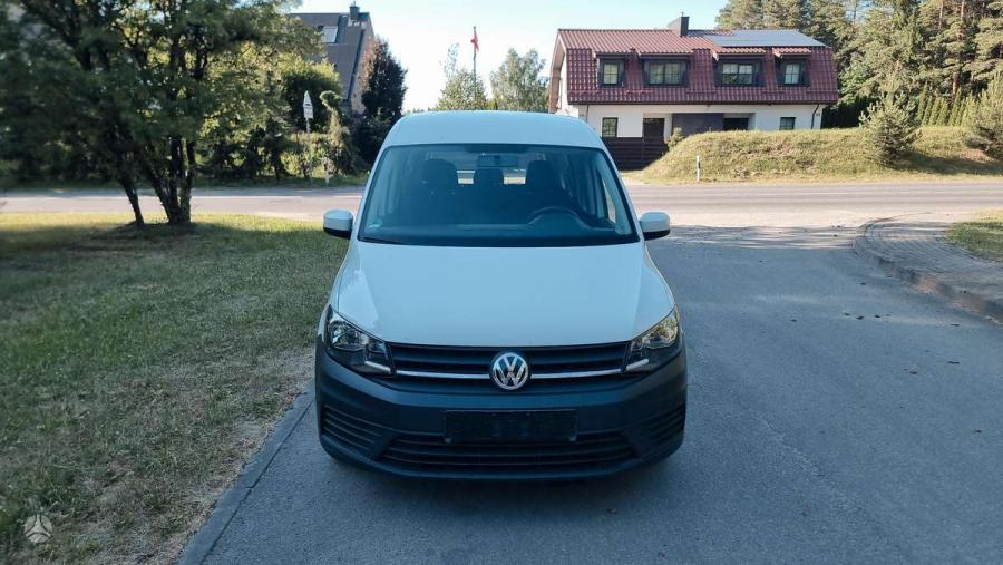 White Volkswagen Caddy 2017 in Vilnius, with an engine capacity of 2.00 L and mileage of 218 thousand km for 9400 €, photo 6 on AUTOMOTO.COM.LV