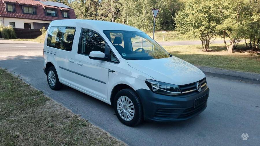 White Volkswagen Caddy 2017 in Vilnius, with an engine capacity of 2.00 L and mileage of 218 thousand km for 9400 €, photo 7 on AUTOMOTO.COM.LV