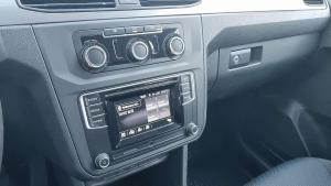 White Volkswagen Caddy 2017 in Vilnius, with an engine capacity of 2.00 L and mileage of 218 thousand km for 9400 €, photo 13 on AUTOMOTO.COM.LV