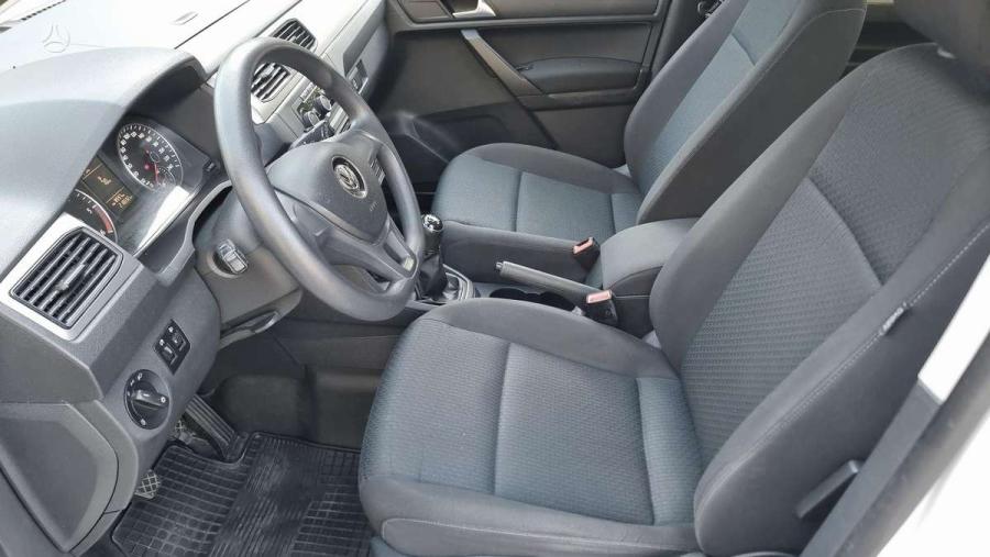 White Volkswagen Caddy 2017 in Vilnius, with an engine capacity of 2.00 L and mileage of 218 thousand km for 9400 €, photo 16 on AUTOMOTO.COM.LV