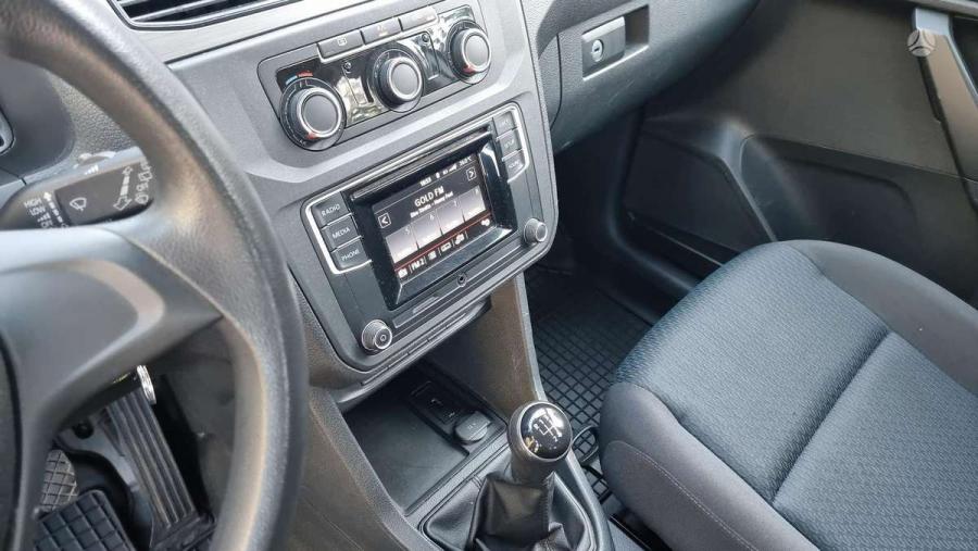 White Volkswagen Caddy 2017 in Vilnius, with an engine capacity of 2.00 L and mileage of 218 thousand km for 9400 €, photo 18 on AUTOMOTO.COM.LV