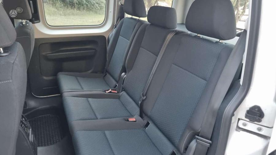 White Volkswagen Caddy 2017 in Vilnius, with an engine capacity of 2.00 L and mileage of 218 thousand km for 9400 €, photo 24 on AUTOMOTO.COM.LV