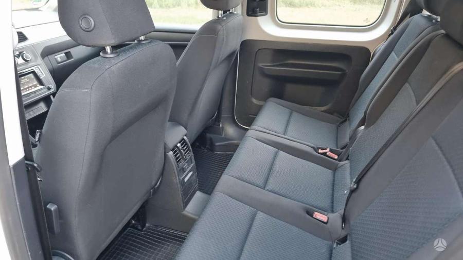 White Volkswagen Caddy 2017 in Vilnius, with an engine capacity of 2.00 L and mileage of 218 thousand km for 9400 €, photo 25 on AUTOMOTO.COM.LV