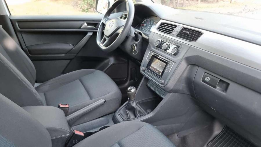 White Volkswagen Caddy 2017 in Vilnius, with an engine capacity of 2.00 L and mileage of 218 thousand km for 9400 €, photo 26 on AUTOMOTO.COM.LV