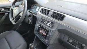 White Volkswagen Caddy 2017 in Vilnius, with an engine capacity of 2.00 L and mileage of 218 thousand km for 9400 €, photo 30 on AUTOMOTO.COM.LV