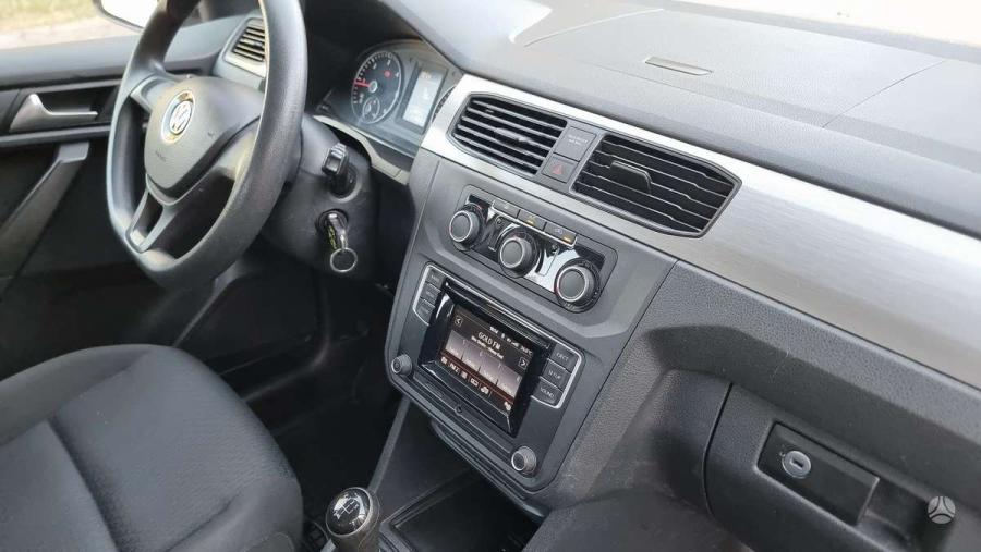 White Volkswagen Caddy 2017 in Vilnius, with an engine capacity of 2.00 L and mileage of 218 thousand km for 9400 €, photo 30 on AUTOMOTO.COM.LV