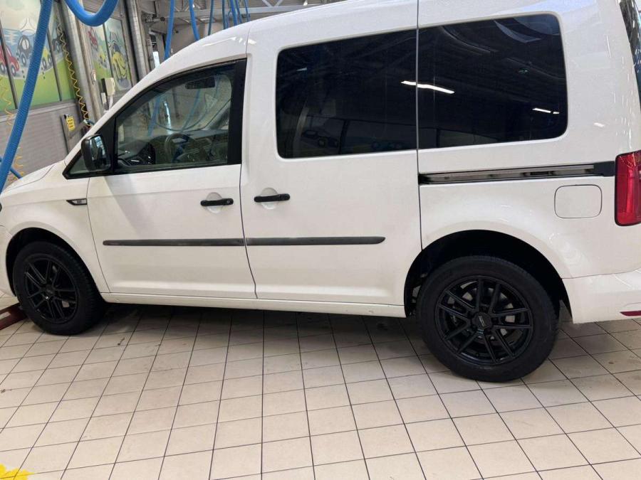 Balts Volkswagen Caddy 2017 Viļņa, ar dzinēja tilpumu 1.97 L un nobraukumu 320 tūkst. km par 11000 €, foto 10 vietnē AUTOMOTO.COM.LV