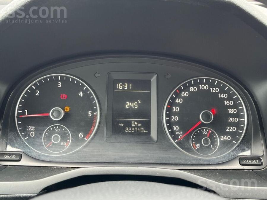 White Volkswagen Caddy 2017 in Riga, with an engine capacity of 2.00 L and mileage of 223 thousand km for 8490 €, photo 13 on AUTOMOTO.COM.LV