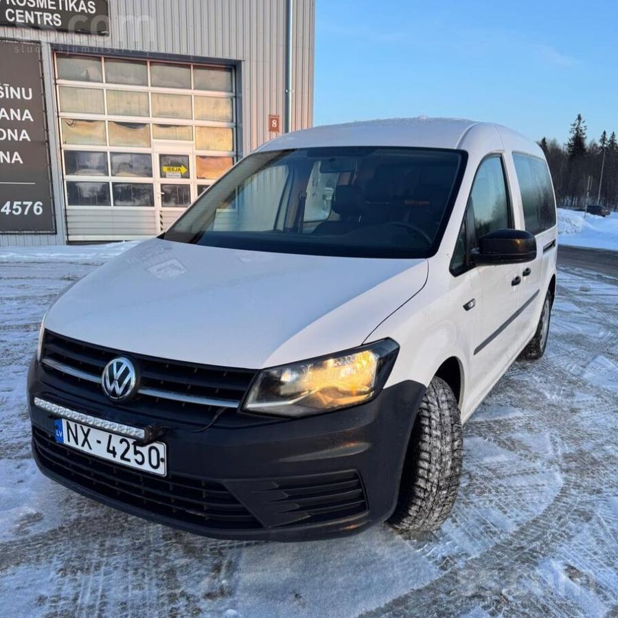 White Volkswagen Caddy 2018 in Riga, with an engine capacity of 2.00 L and mileage of 235 thousand km for 12500 €, photo 1 on AUTOMOTO.COM.LV