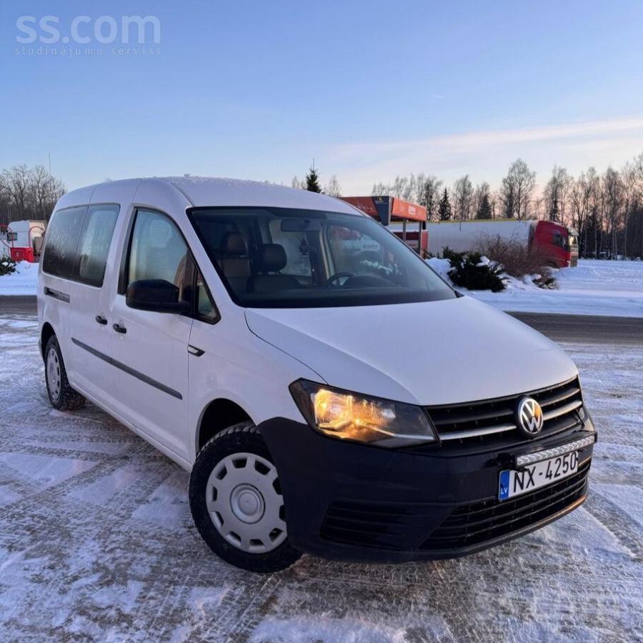 White Volkswagen Caddy 2018 in Riga, with an engine capacity of 2.00 L and mileage of 235 thousand km for 12500 €, photo 2 on AUTOMOTO.COM.LV
