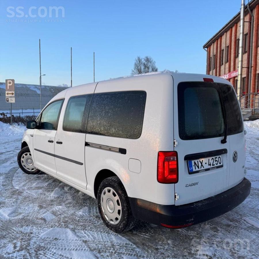 White Volkswagen Caddy 2018 in Riga, with an engine capacity of 2.00 L and mileage of 235 thousand km for 12500 €, photo 5 on AUTOMOTO.COM.LV