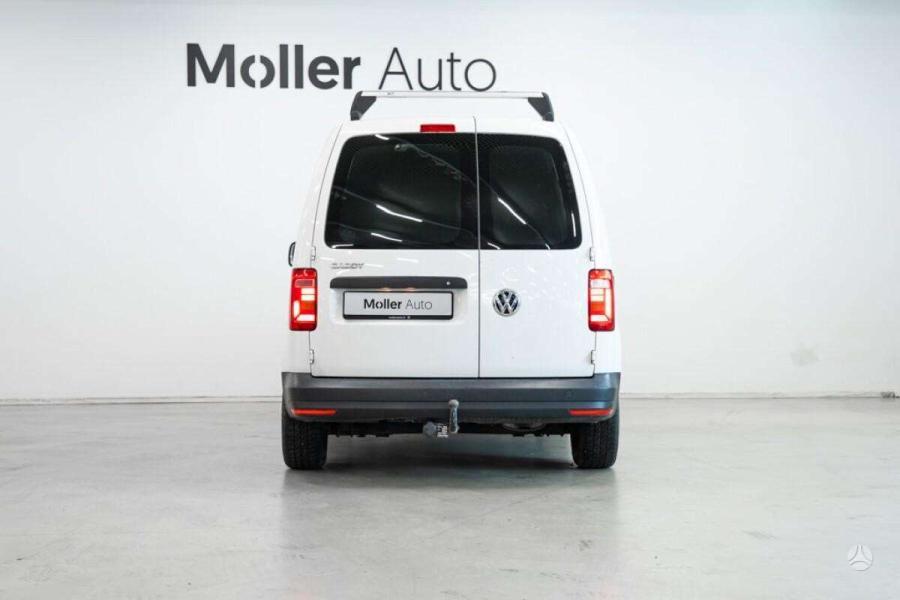 White Volkswagen Caddy 2018 in Vilnius, with an engine capacity of 2.00 L and mileage of 235 thousand km for 6600 €, photo 7 on AUTOMOTO.COM.LV